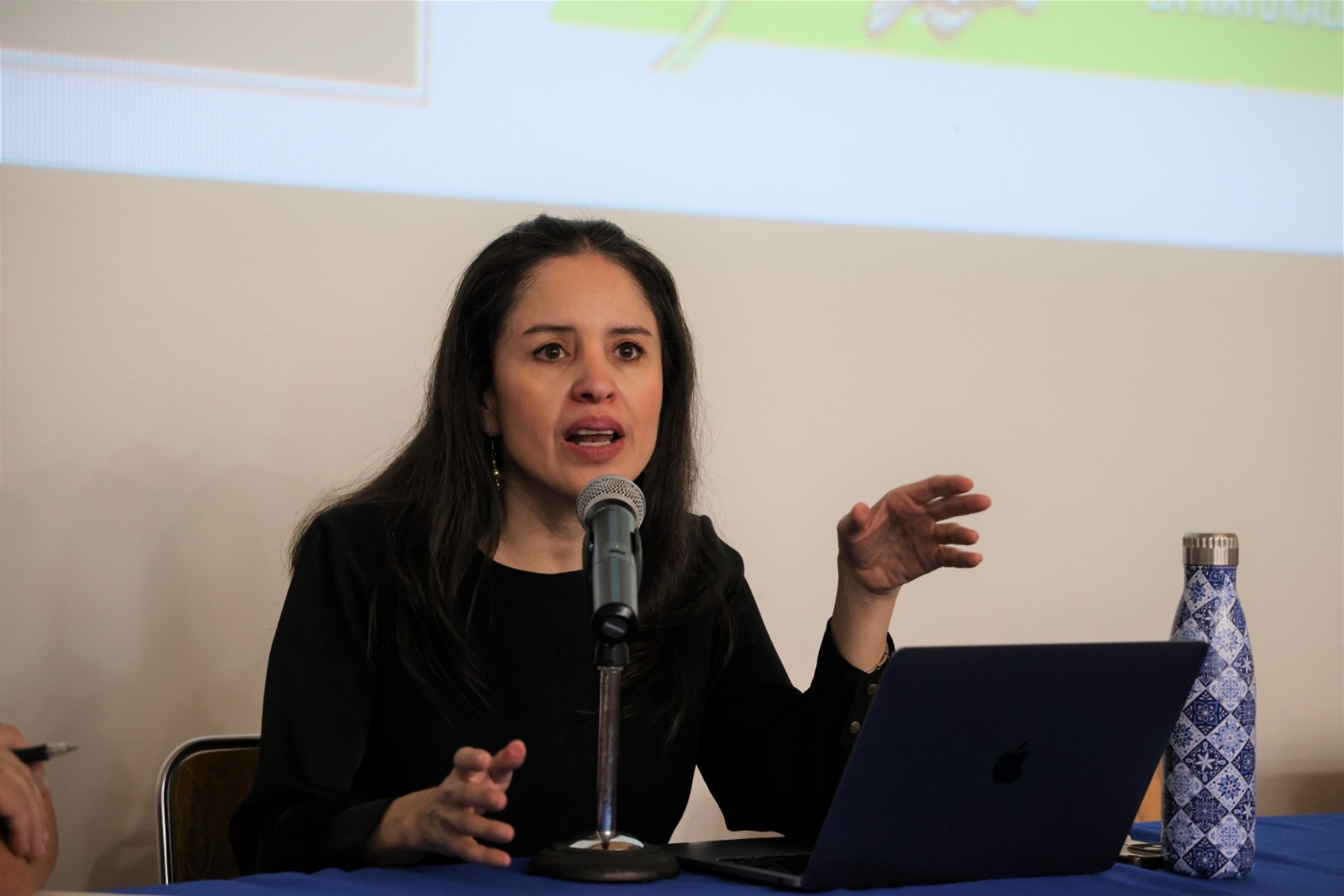 El ecofeminismo asume que la mujer en la historia ha sido explotada ...
